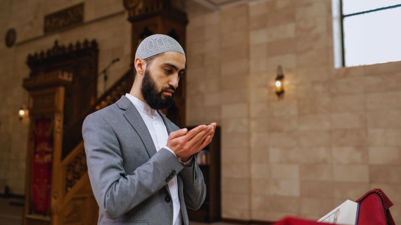 Supplications in Islam With Guide to Daily Prayers And Significance ...
