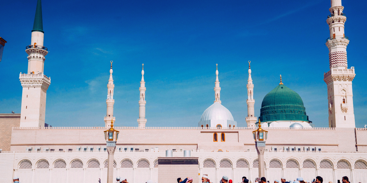 Common Mistakes to Avoid During Hajj and Umrah - Holy Travels